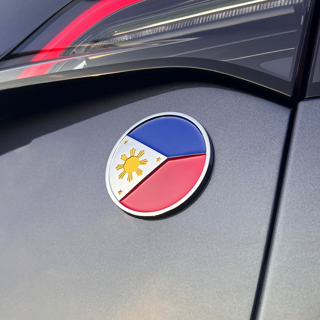 the FILIPINO FLAG BADGE